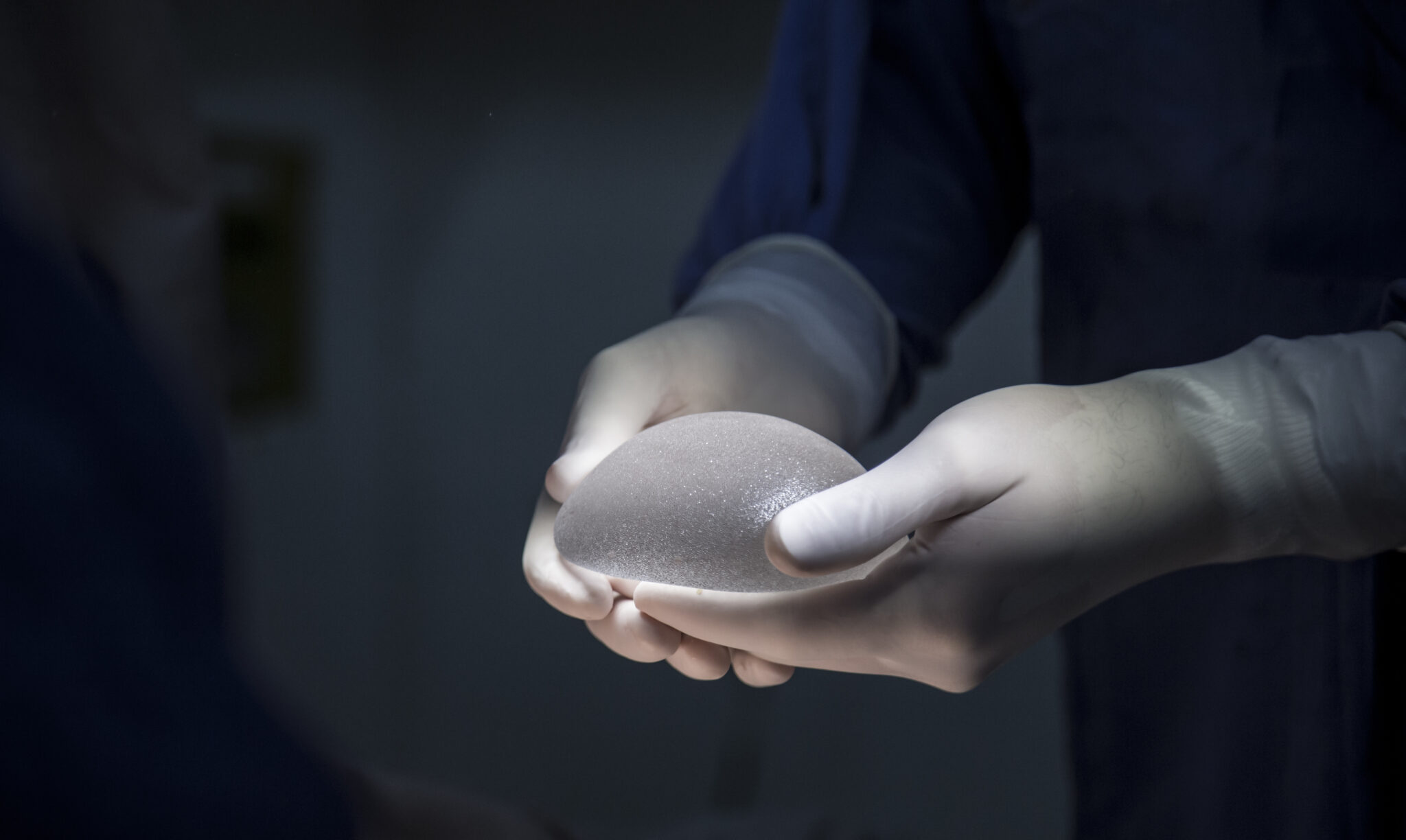 Nova técnica de implante de silicone permite retorno às atividades em ...